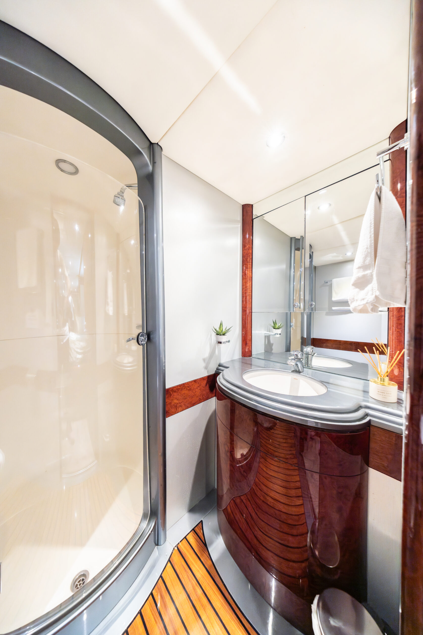 Gravity | Luxury Boat Charter | Sydney Yacht Club